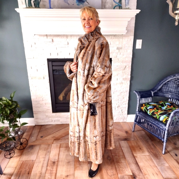 Pamela McCoy | Jackets & Coats | Pamela Mccoy Faux Fur Coat | Poshmark